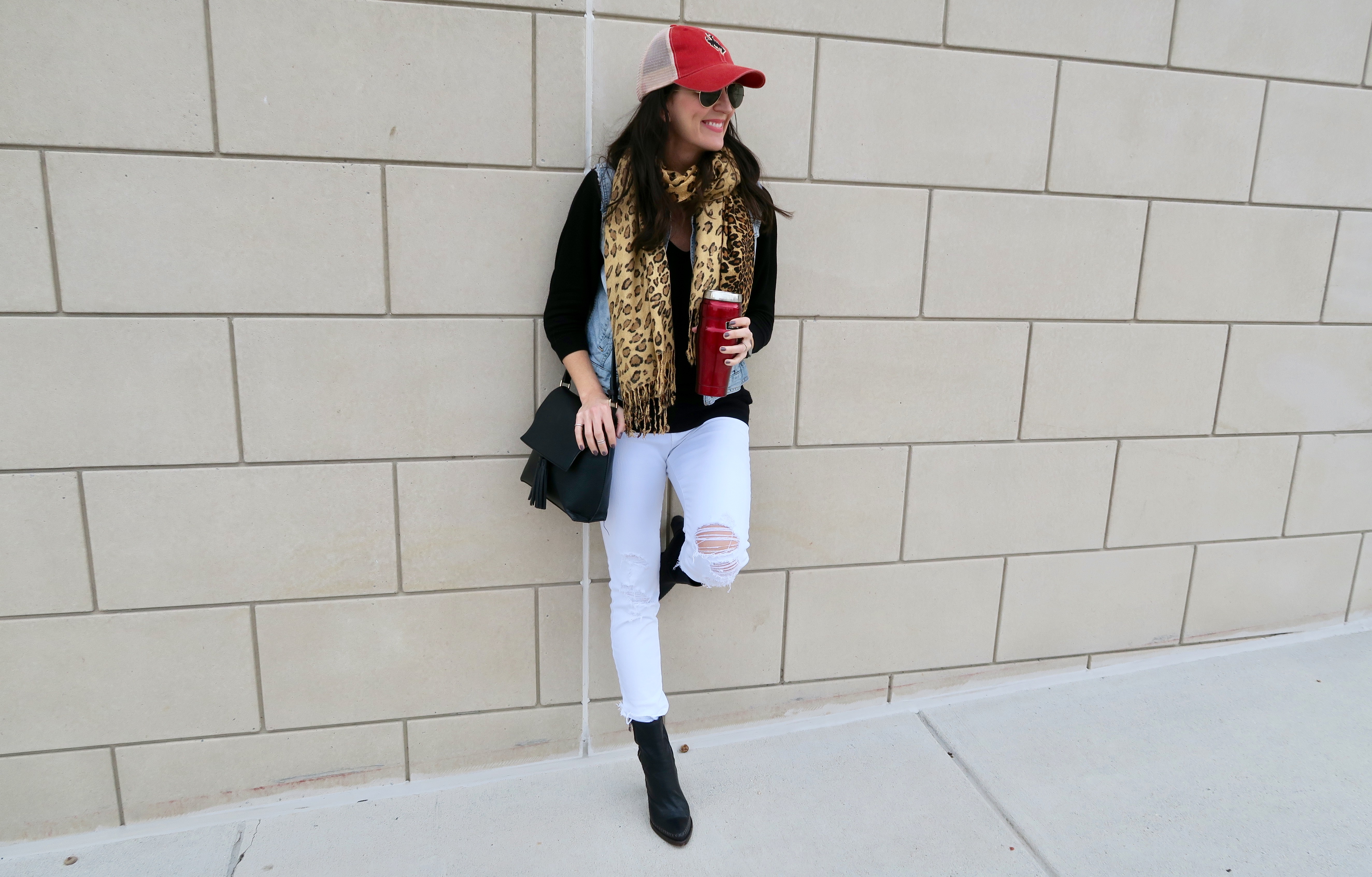 HOW TO WEAR A FITTED HAT WITH ANY OUTFIT Oggsync HOW TO WEAR A FITTED HAT WITH ANY OUTFIT Oggsync